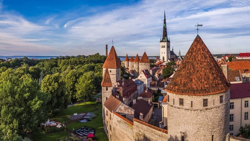 From Stockholm: 3-Day Return Cruise to Tallinn & Breakfast - Onboard Experience: Food, Entertainment, and Relaxation