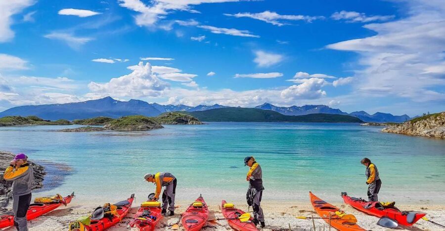 From Tromsø: Kayak trip with lunch and sauna at Sommarøy - An In-Depth Look at the Tour Experience