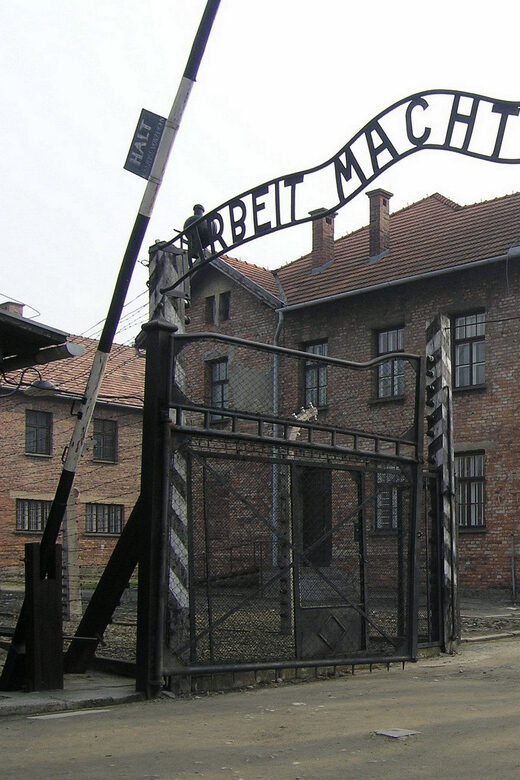 Full-Day Private Trip from Prague to Auschwitz - Birkenau - The Itinerary in Detail