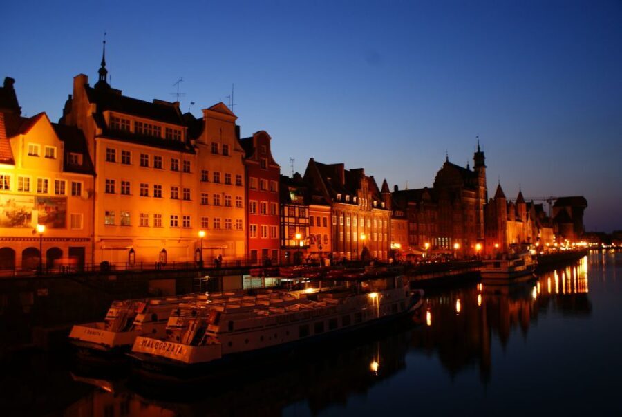 Gdansk: Luxury Old Town Walking Tour For Scandinavians - The Stops and Stories