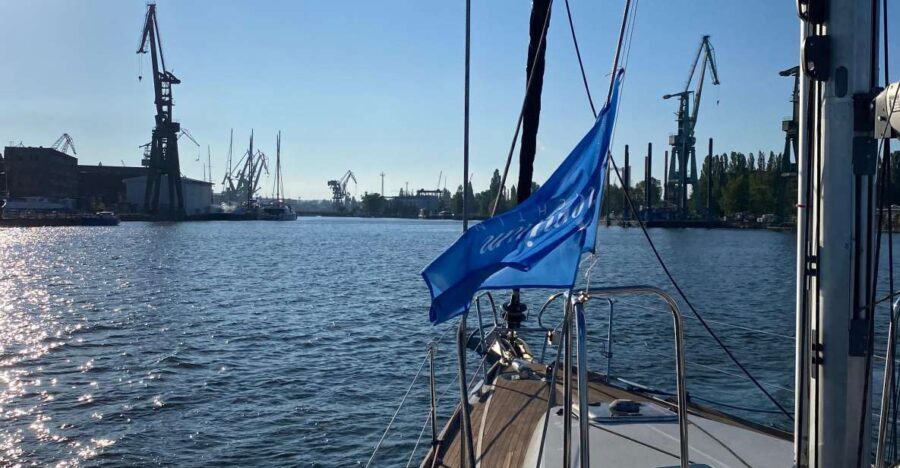 Gdask: Motlawa and Port yacht cruise with Welcome Drink - The Experience on the Yacht