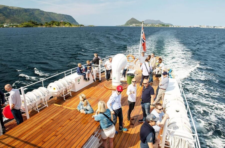 Geiranger-Ålesund Sightseeing Tour (one way) - Who Will Love This Experience?