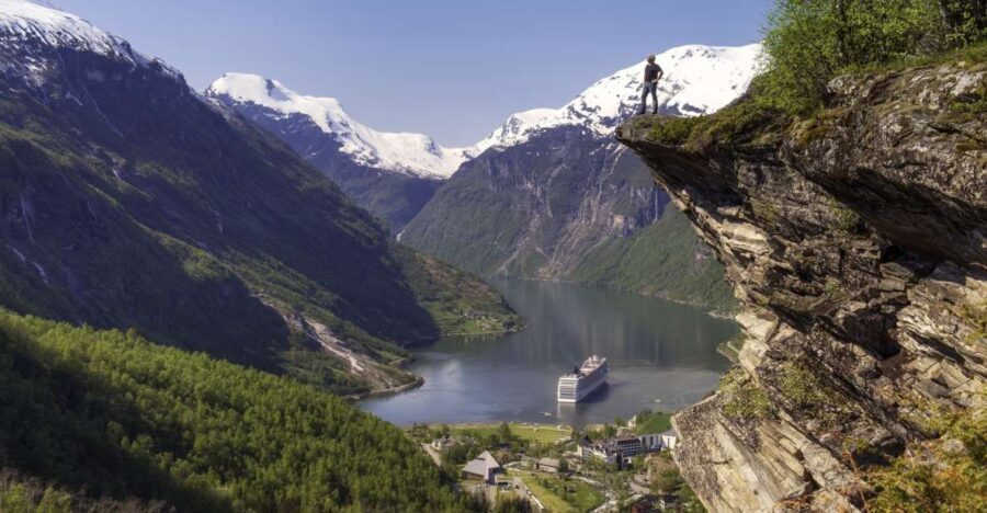 Geiranger: Bus Tour with Multilingual Audio Guide - What to Expect During the Tour