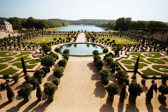 Giverny & Versailles Private Day Tour with Lunch from Paris - Versailles: Royal Grandeur in the Afternoon