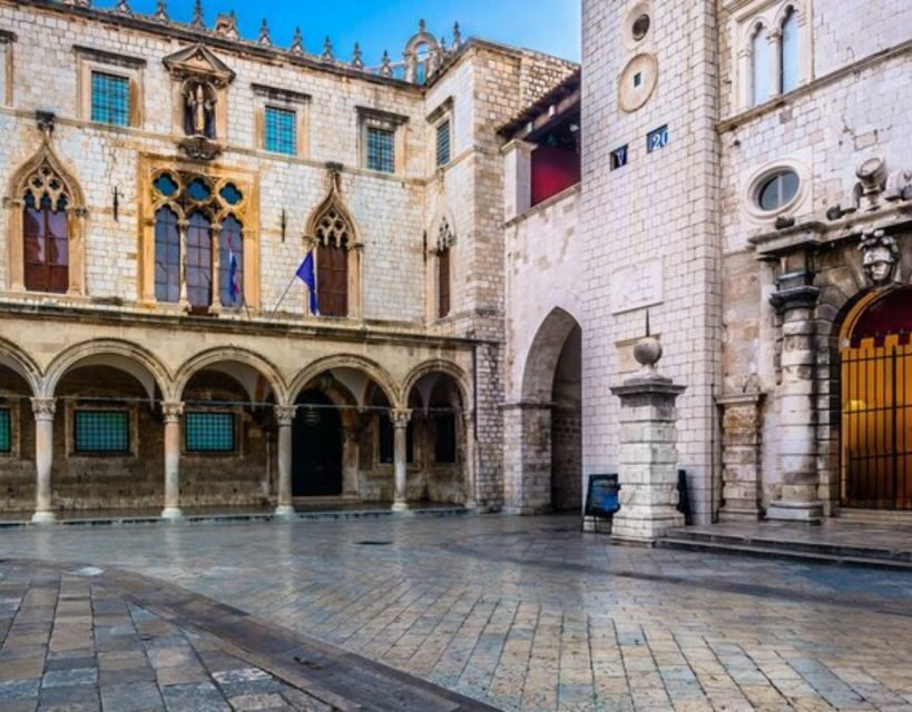 Group tour: Dubrovnik Walking Tour (1h duration, 9:30am, 6pm - A Closer Look at the Landmarks and Experience