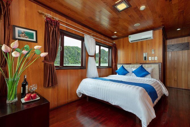 Halong bay deluxe cruise 2 days/ 1 nights: full meals, Kayaking & Swimming - What Makes This Cruise Stand Out