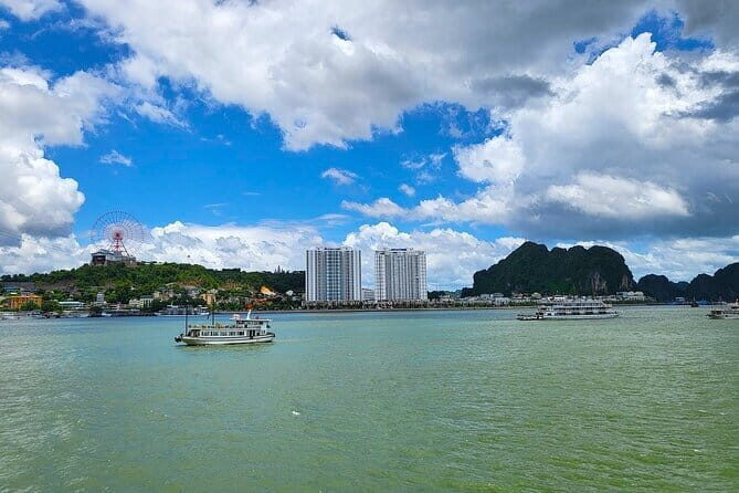 Halong Bay Saquila Yacht discover Sung Sot Cave, Titop Island - Lunch on the Yacht: A Taste of Vietnam