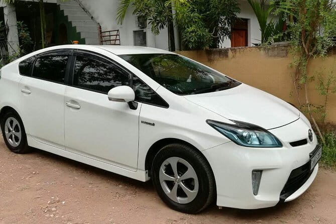 Hambantota City to Colombo City Private Transfer - The Route and Arrival Experience