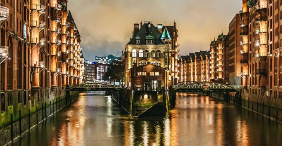 Hamburg: 1.5h Grand Harbor Evening Lights Cruise - FAQ