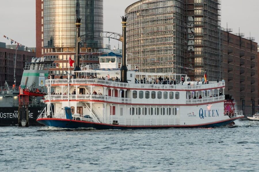 Hamburg: 1 hour harbor boat Tour Hamburg - An In-Depth Look at Hamburg’s Harbor Experience