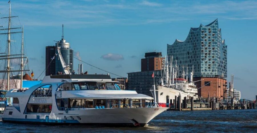 Hamburg: 2-Hour Sightseeing Cruise to Blankenese - Arriving at the Starting Point