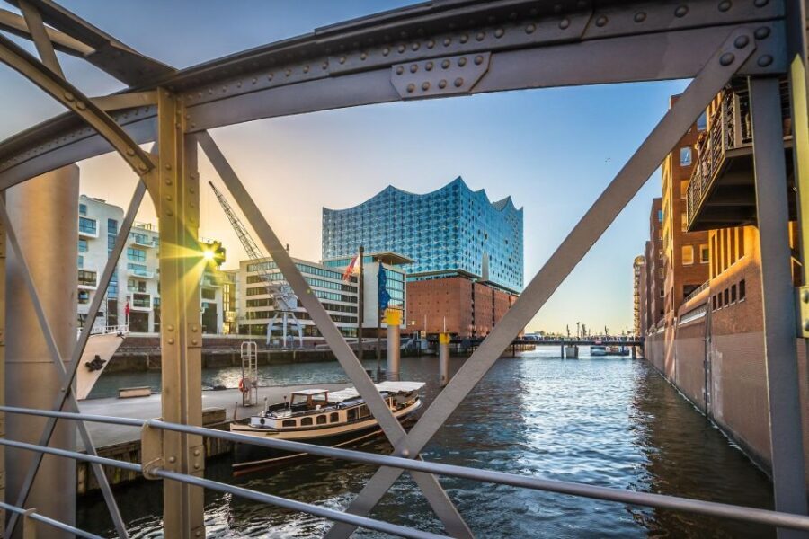 Hamburg Combi: 1,5h Evening Cruise & 2h Reeperbahn Tour - What’s Included and What to Consider