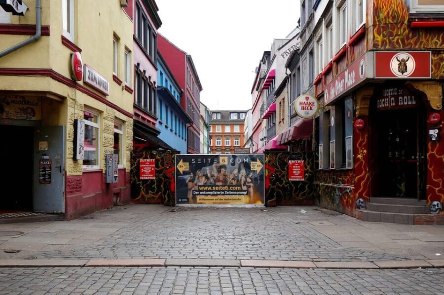Hamburg: Private St. Pauli History & Highlights Walking Tour - Exploring the Landungsbrücken and Elbphilharmonie