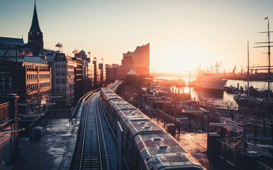 Hamburg: Running tour with insider tip guarantee - Key Points