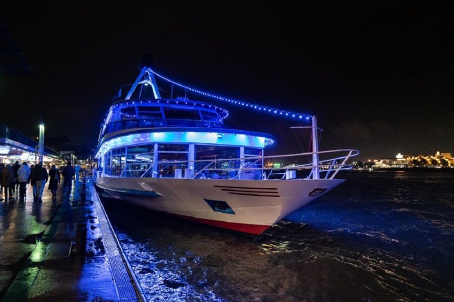 Hamburg: Saturday Night Boat Party - The Value for Money