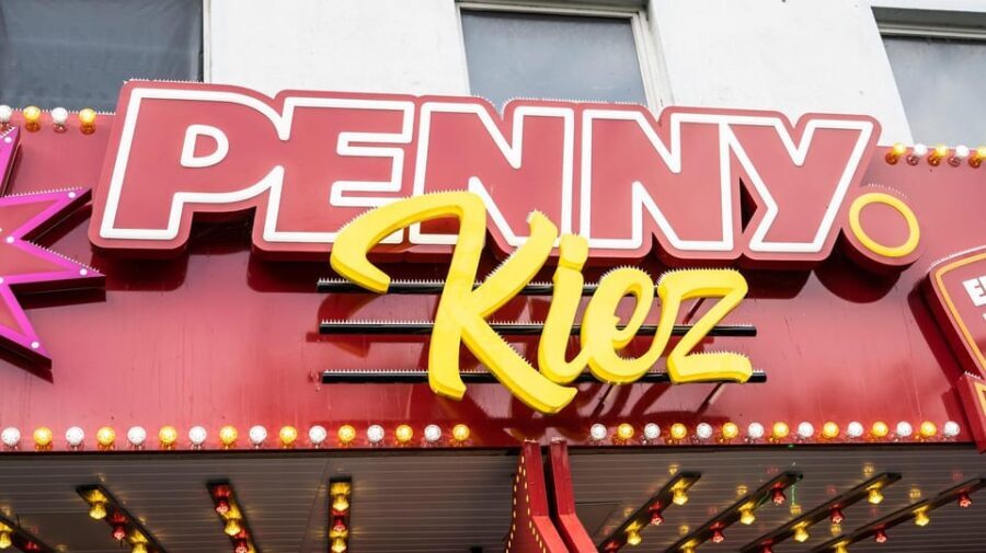 Hamburg: Sin & Sex Guided Tour of Reeperbahn - Who Should Consider This Tour?