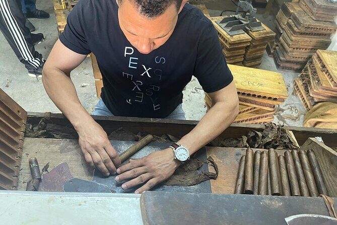 Hand Roll Your Cigar - Authenticity and Trip-Enhancing Aspects