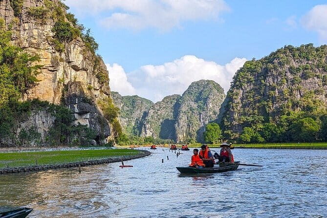 Hanoi: Private Luxury Day Trip to Tam Coc, Mua Caves, Bich Dong - Key Points