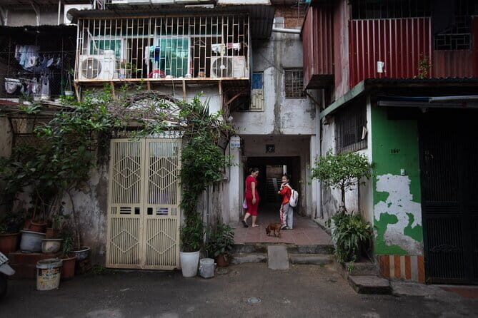 Hanoi Street Photography in a Vintage Community - The Photography Component and Guidance