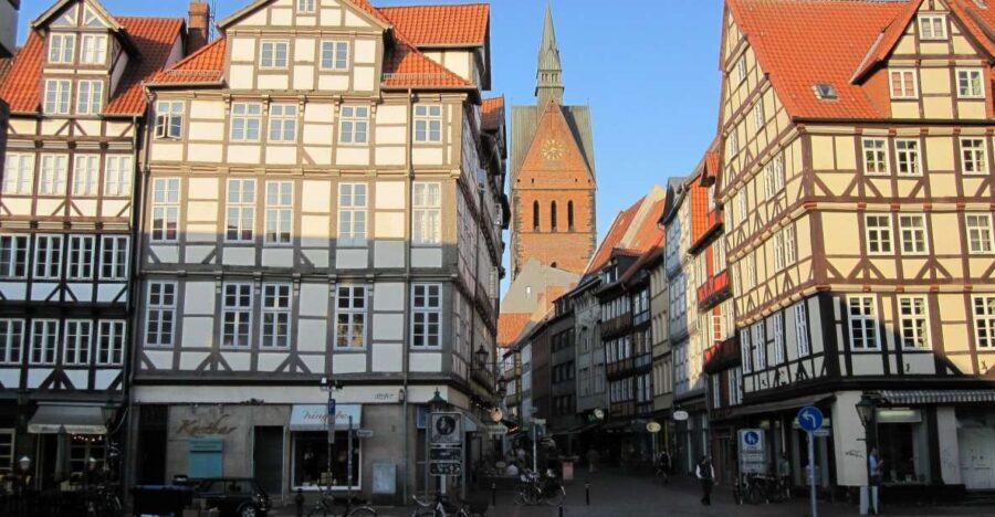 Hanover: Old Town Historical Walking Tour by Geo Epoche - Who Should Consider This Tour?