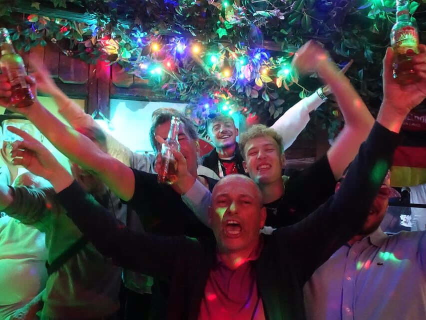 Heidelberg: Private pub crawl with insider-guide & shots - Authentic Experience and Group Dynamics