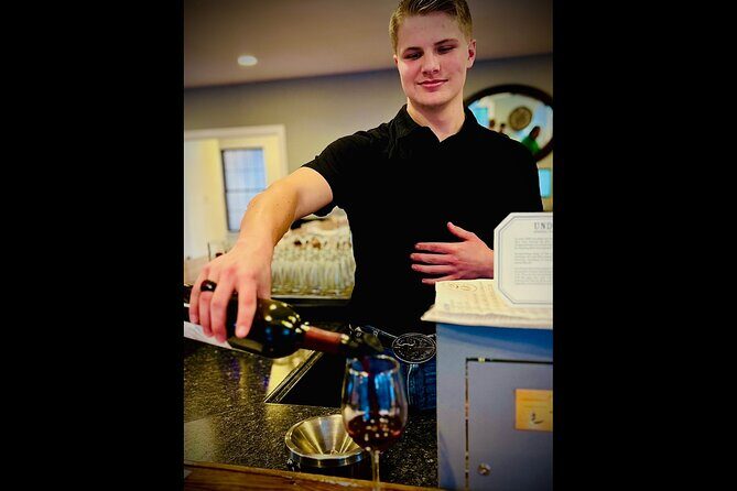 Helen N. Georgia Private Winery Tour, Dine and Shop from Atlanta - Lunch, Shopping, and Strolling in Helen