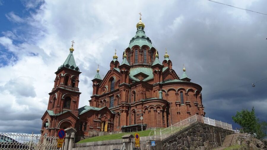 Helsinki: Express Walk with a Local in 60 minutes - The Highlights of Helsinki on Foot