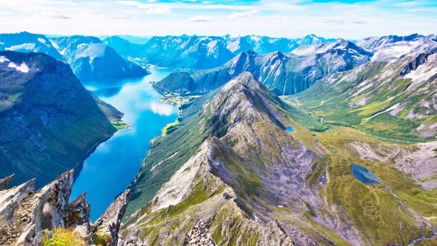 Hjørundfjord Hiking Cruise (6,5 hours to hike/explore Øye) - The Village of Øye: A Quiet Gem