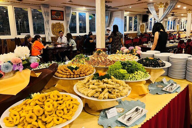 Ho Chi Minh City: Saigon River Dinner Cruise with Live Music - Why This Tour Might Be Perfect for You