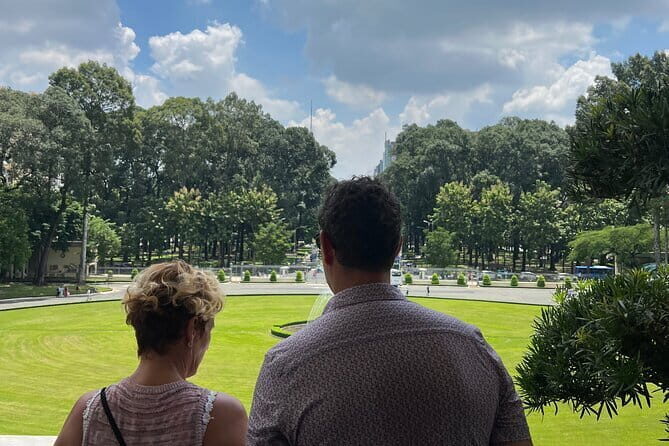 Ho Chi Minh City Sightseeing Cycling Private Tour By Bicycle - Independence Palace: A Key Landmark