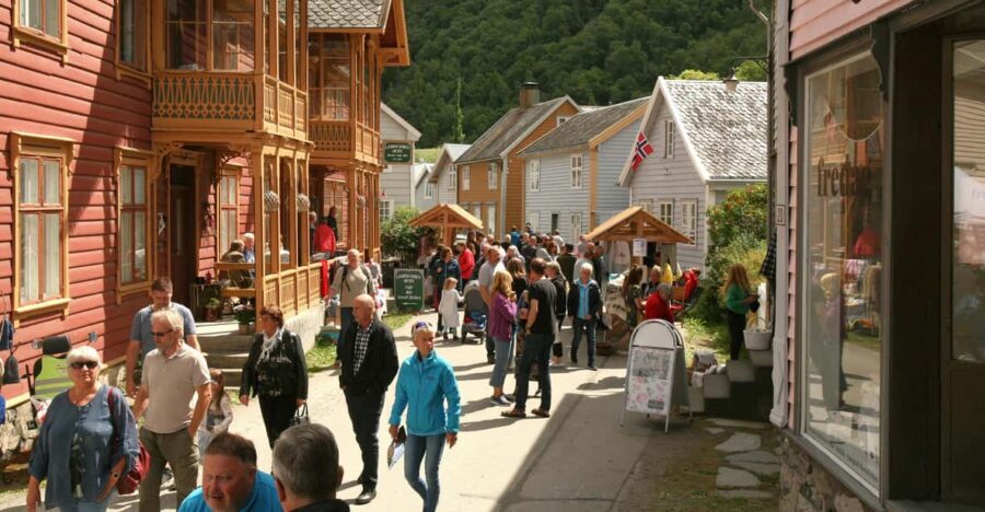 In Lærdal: Guided Old Town Tour - The Value of a Short Guided Tour