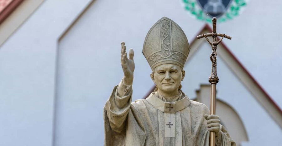 IN THE FOOTSTEPS OF JOHN PAUL II. FULL TOUR WITH AUDIO GUIDE - What to Expect in Terms of Logistics