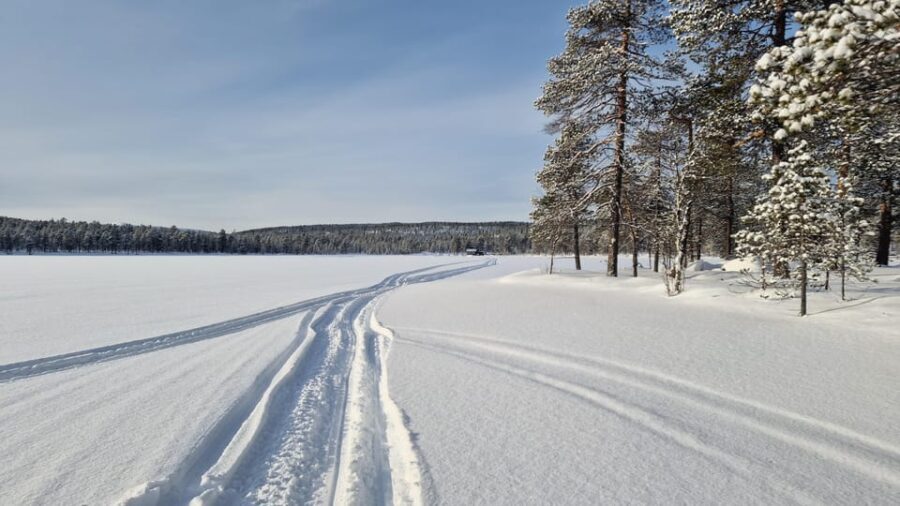 Ivalo:Sleighride Tour and Fishing on a Lake in the Wild - An Introduction to the Tour