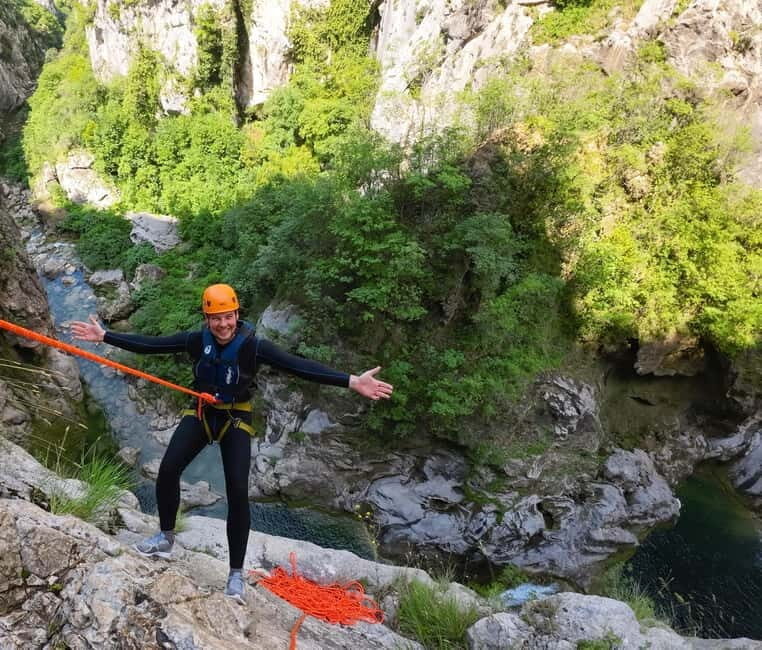 Iz Omisa/Zadvarija: Extremni Canyoning na rijeci Cetini - An In-Depth Look at the Canyoning Experience