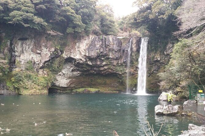 Jeju Island private taxi tour-waterfalls & Oedolgae & Jusangjeoli - Who Will Love This Tour?