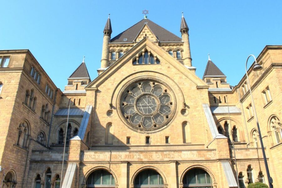 Jewish Quarter History Walking Tour in Colognes Old Town - The Experience of a Guided Tour