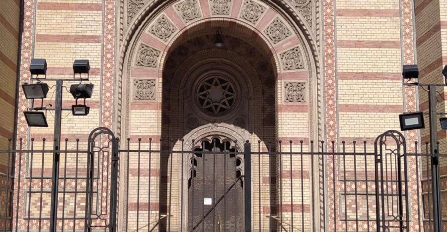 Jewish Quarter & Synagogues with personal stories - Who Should Consider This Tour?