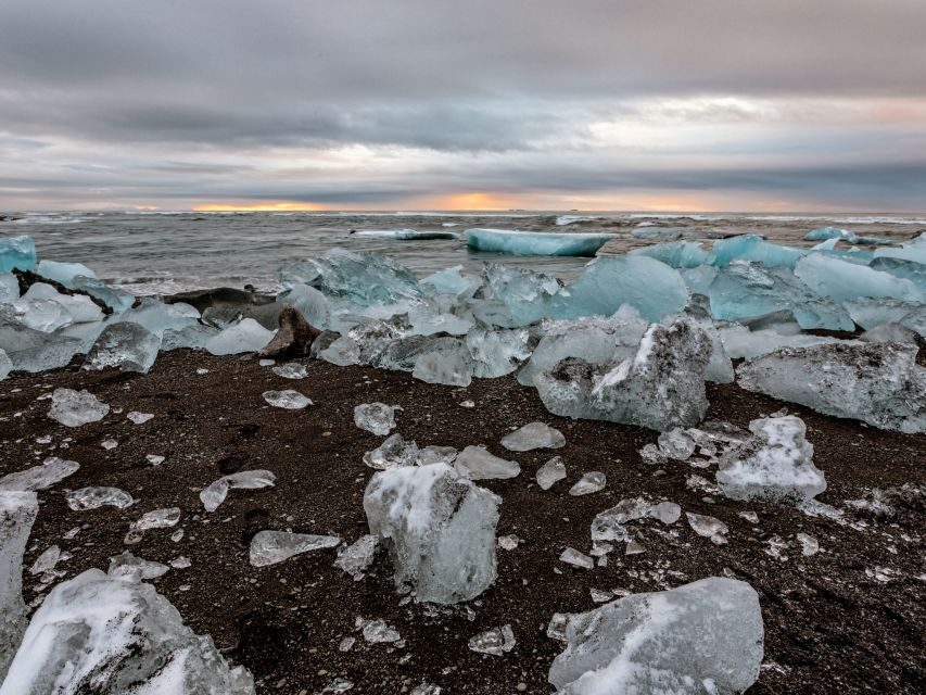 Jökulsárlón Floating Glacier & Diamond Beach Day Tour - What This Tour Offers