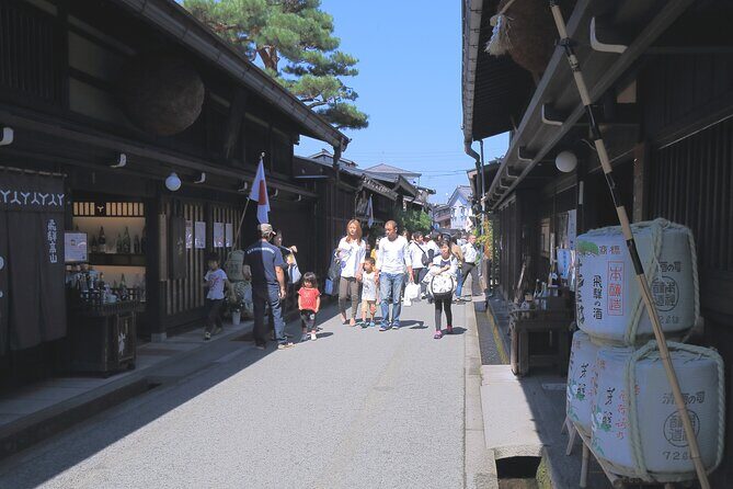 Kanazawa and Shirakawago/Photoshoot by professional photographer - What’s Included and What’s Not