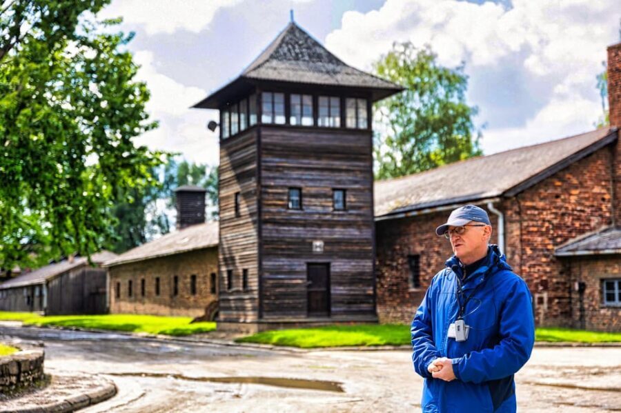 Krakow: Auschwitz-Birkenau Guided Tour and Private Transport - What to Expect at Each Site