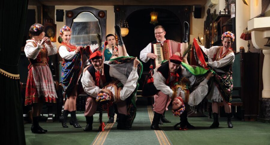 Krakow: Folk Show & 3-Course Dinner at Jama Michalika Café - Practical Details and Tips