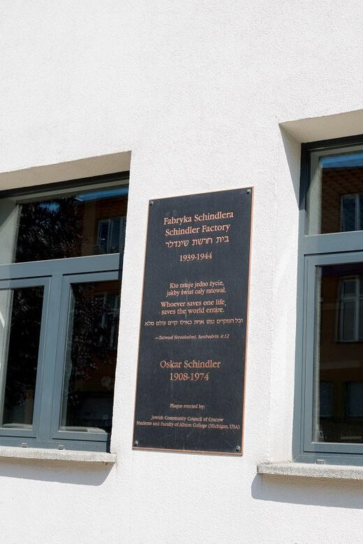 Krakow: Guided Tour of Schindler's Factory & Jewish Ghetto - The Streets of Podgórze and the Jewish Ghetto
