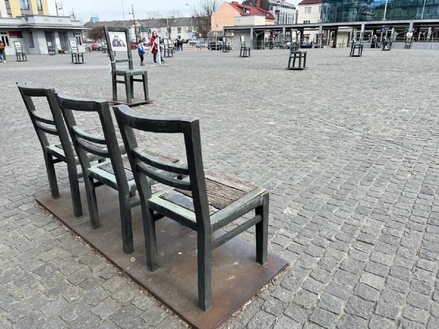 Kraków Holocaust Tour - Visiting Iconic Sites and Hidden Corners