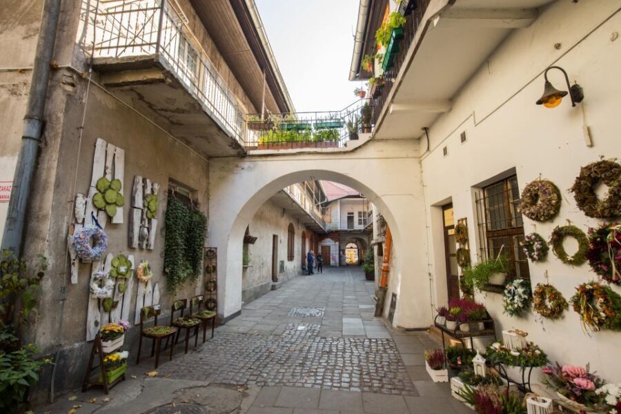 Krakow: Kazimierz Jewish Quarter Walking Tour - Who Will Love This Tour?