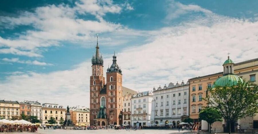 Krakow : Must-See Walking Tour With A Guide - The Itinerary Breakdown