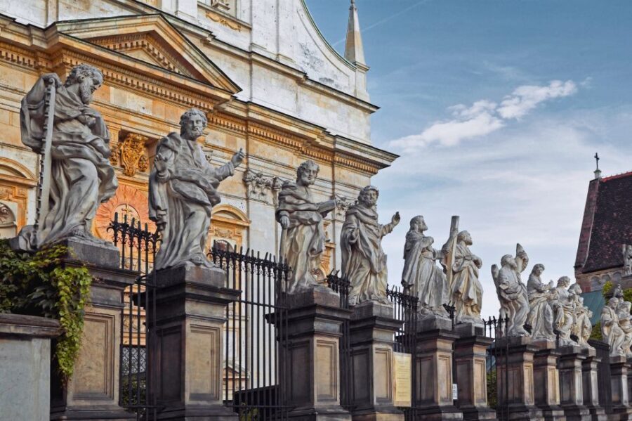 Krakow: Old Town Audio-Guided Walking Tour with Headset - Why This Tour Offers Good Value