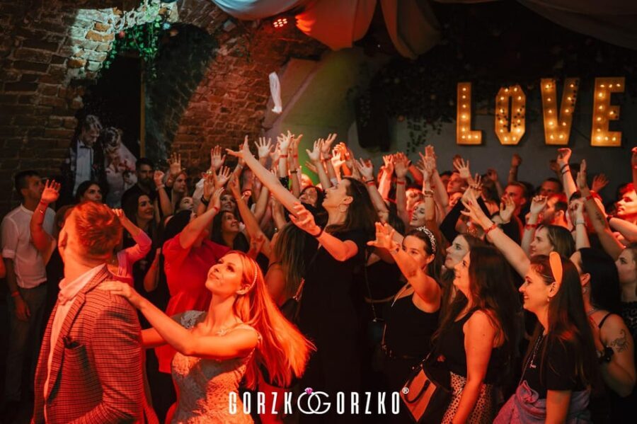 Kraków: Polish wedding party with welcome drink - The Practical Side: How It Works