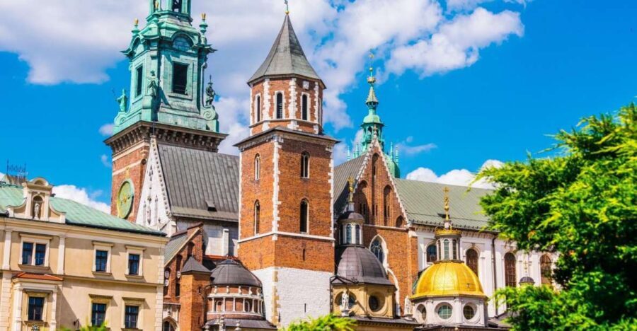 Krakow: Skip-the-Line Wawel Castle Royal Apartments Tour - Exploring Wawel Castle Royal Apartments: A Detailed Look