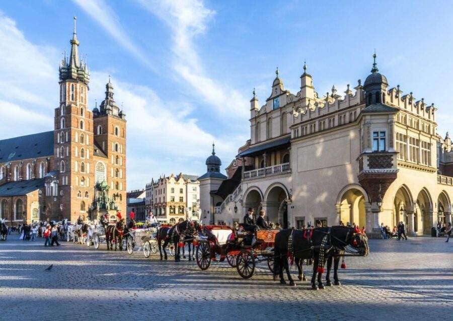 Krakow: St. Mary's Basilica visiting with short guided walk - What Travelers Are Saying