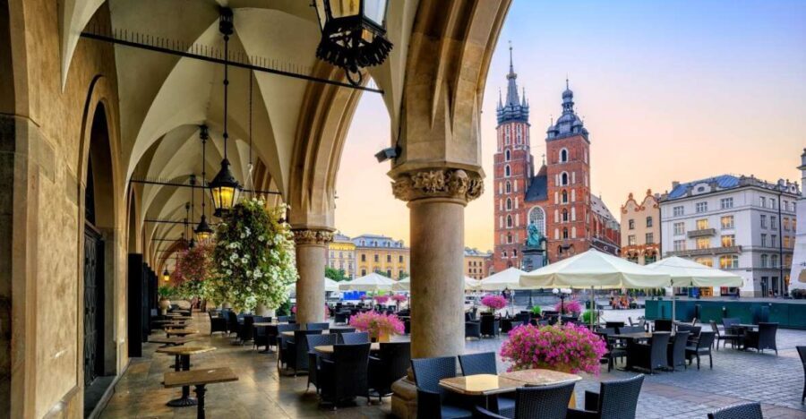 Krakow: St. Mary's Church and Rynek Underground Museum Tour - Walking Through Medieval Krakow